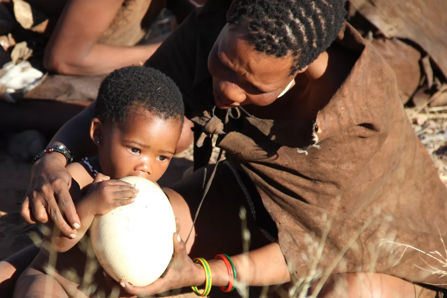 Bushmen: Artistry with Ostrich Eggs - AkweyaTV